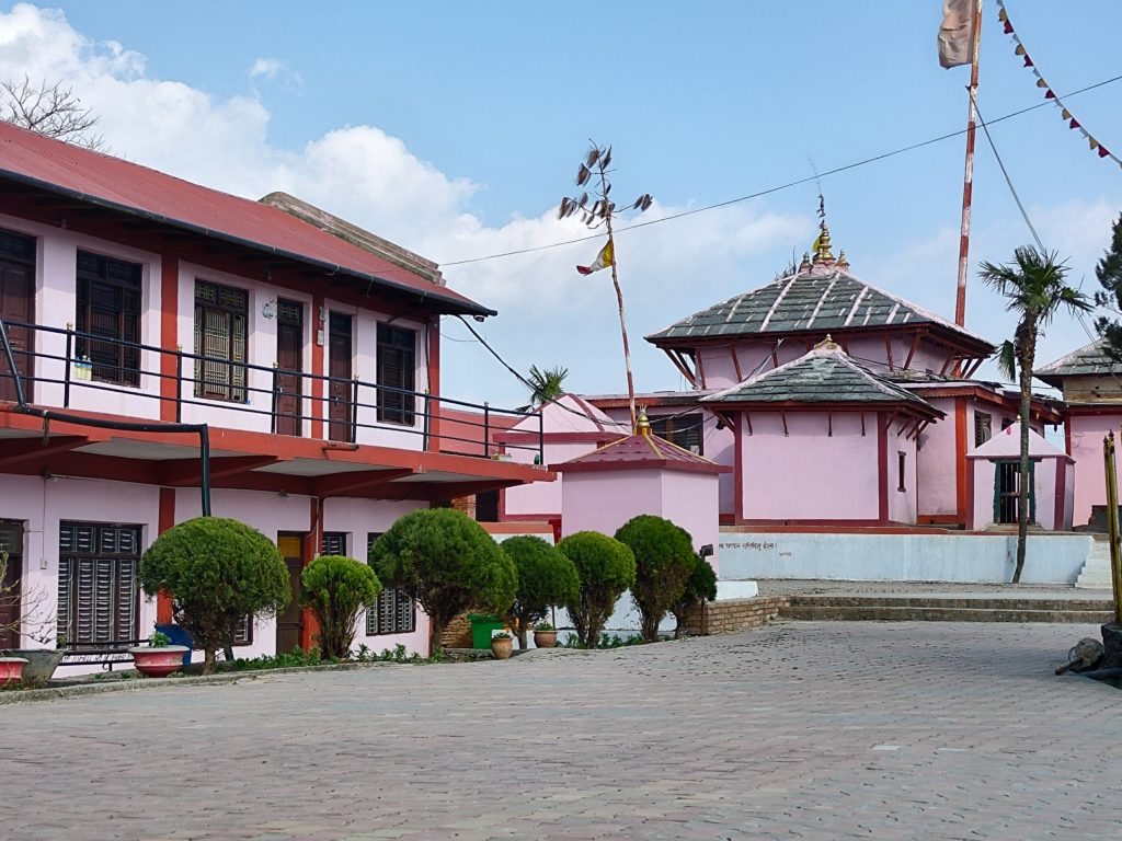 Parbhunath Temple Gate und Tempel - Nepal